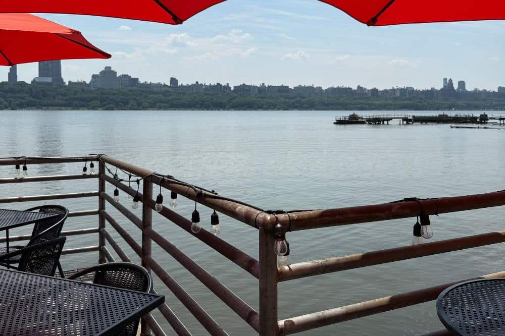 9 Edgewater Restaurants With Waterfront Views - The Bergen County Girl