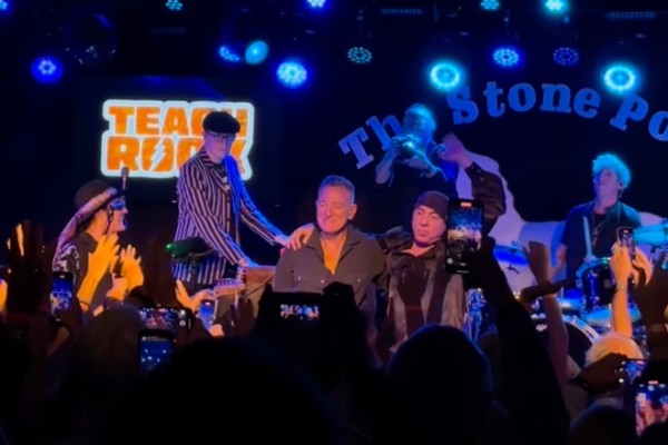 Surprise Performance by Bruce Springsteen at The Stone Pony - The ...